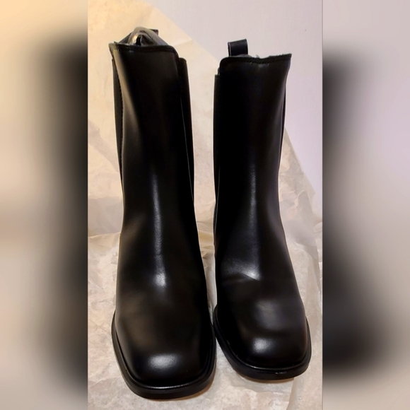 Avellini | Shoes | Avellini Leather Block Heel Chelsea Booties | Poshmark